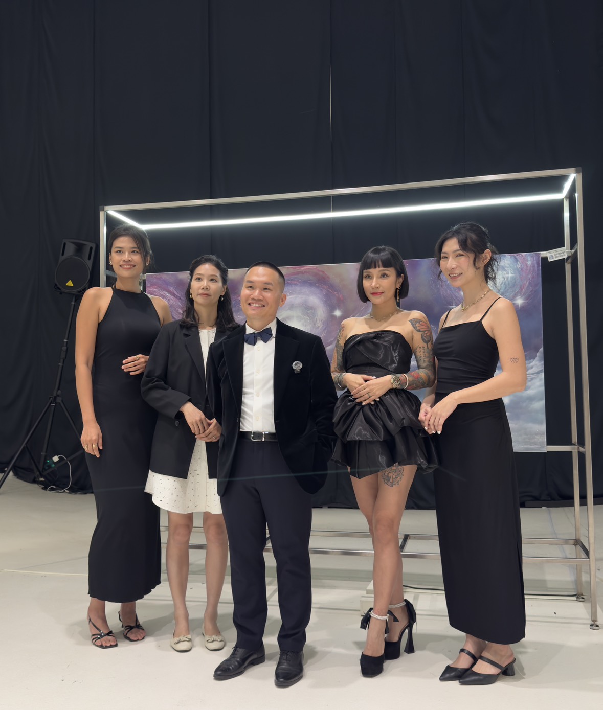 從街頭到殿堂！噴畫藝術家 Derex 回台首展《看見你的心之地圖》12/6台中歌劇院揭幕 三大情緒展區 × 15幅靈魂之鏡 × 沉浸式AI心理測驗 展開一場療癒自我的心靈旅程 | 全國廣播 M ...